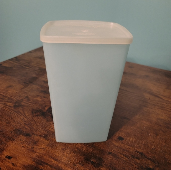 Tupperware | Kitchen | Tall Tupperware Container | Poshmark